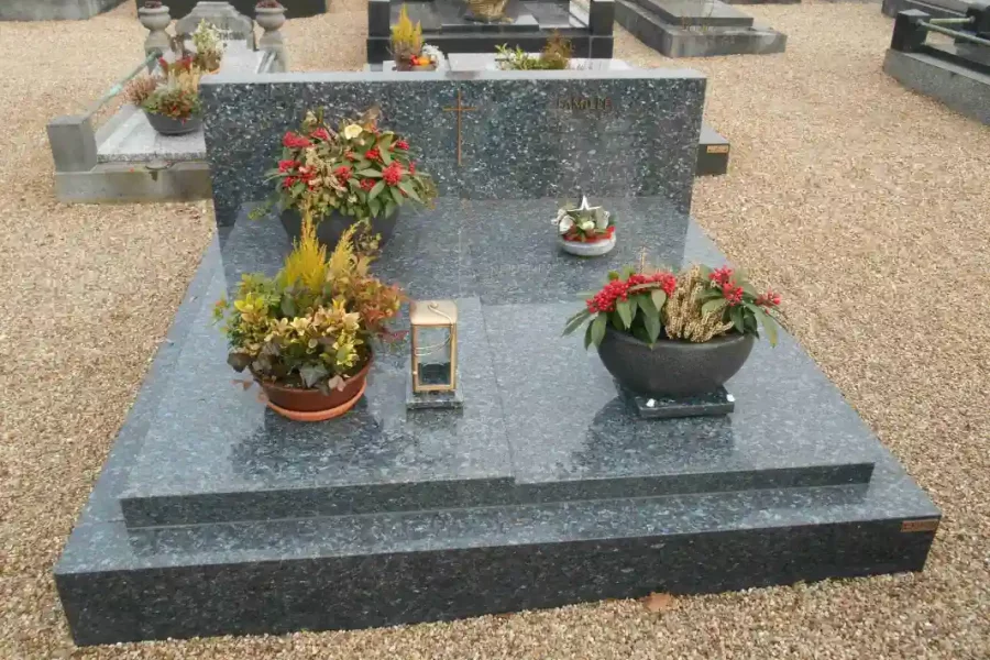 Funerary monuments in natural stone - Marbrerie Bertrand